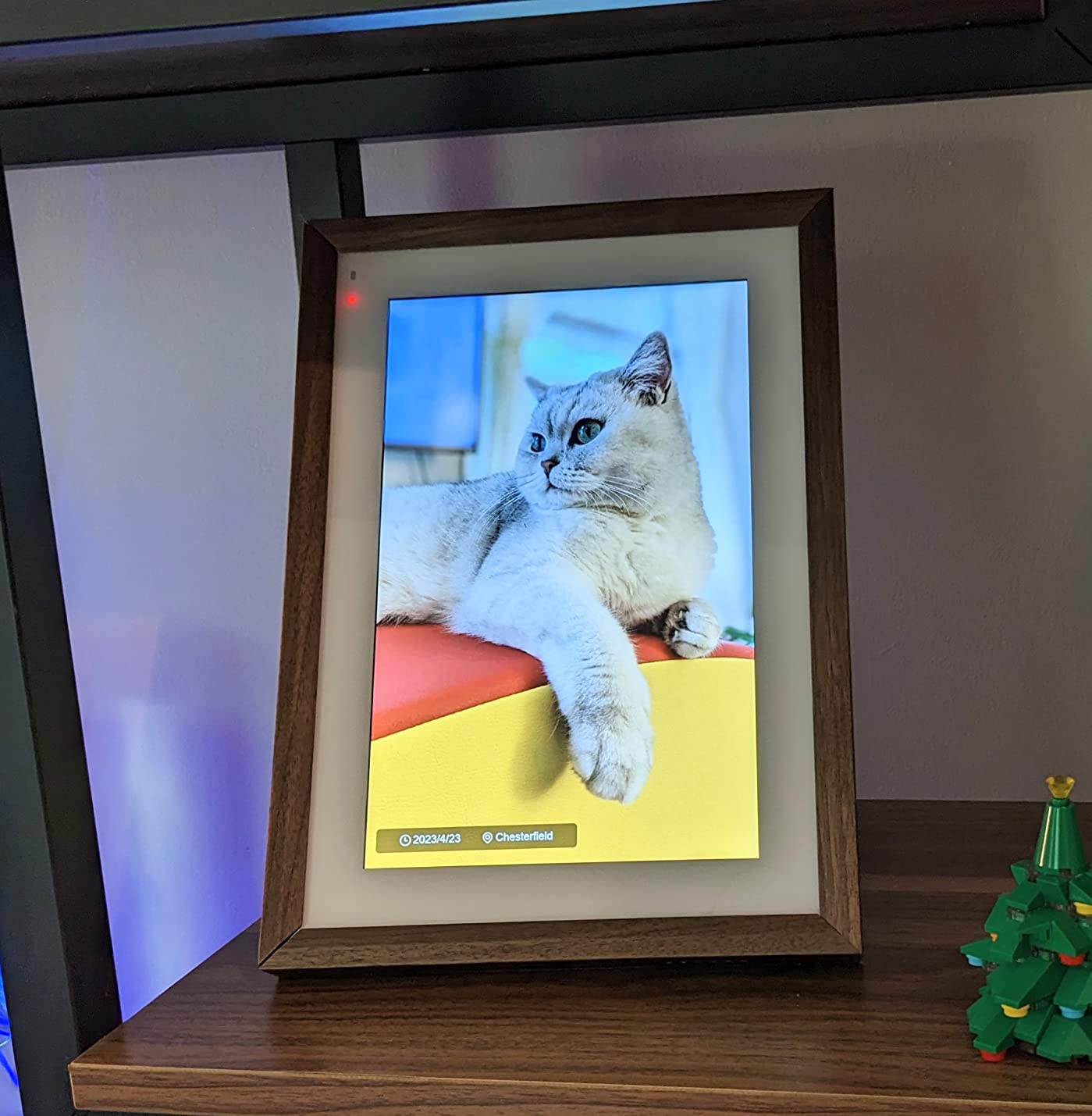 Cozyla: Best Digital Picture Frame To Sync Google Photos iCloud Photos